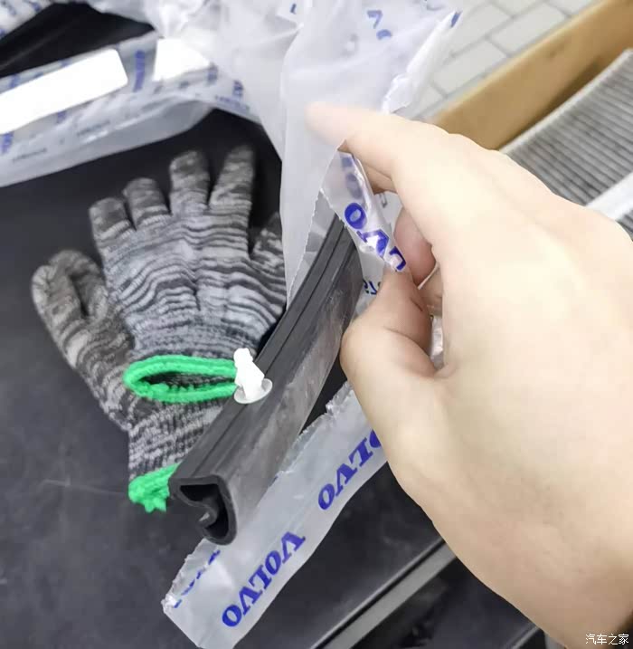 【图】罕见的开裂，保内更换V90门槛密封条_沃尔沃V系列论坛_汽车之家论坛