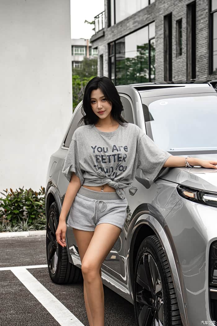 【图】理想L9颜值天花板实锤！1米8长腿女友和奶咖车漆的化学反应_理想L9论坛_汽车之家论坛