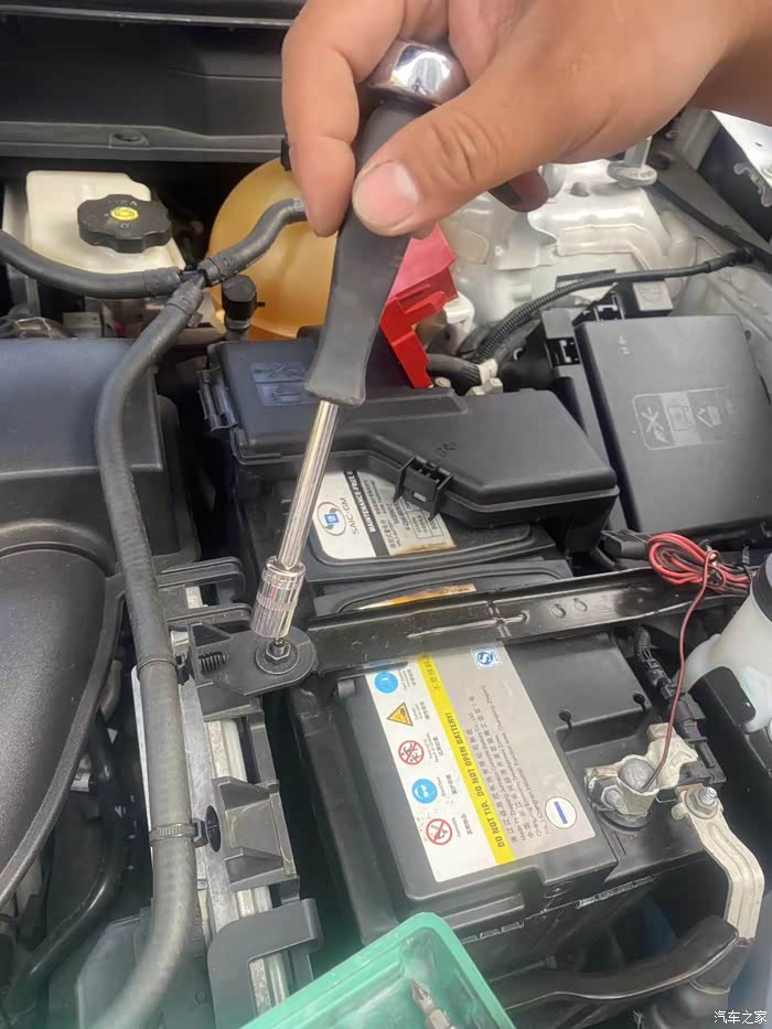【图】说没电就没电，凯迪拉克XT5更换瓦尔塔AGM蓄电池日记_凯迪拉克XT5论坛_汽车之家论坛