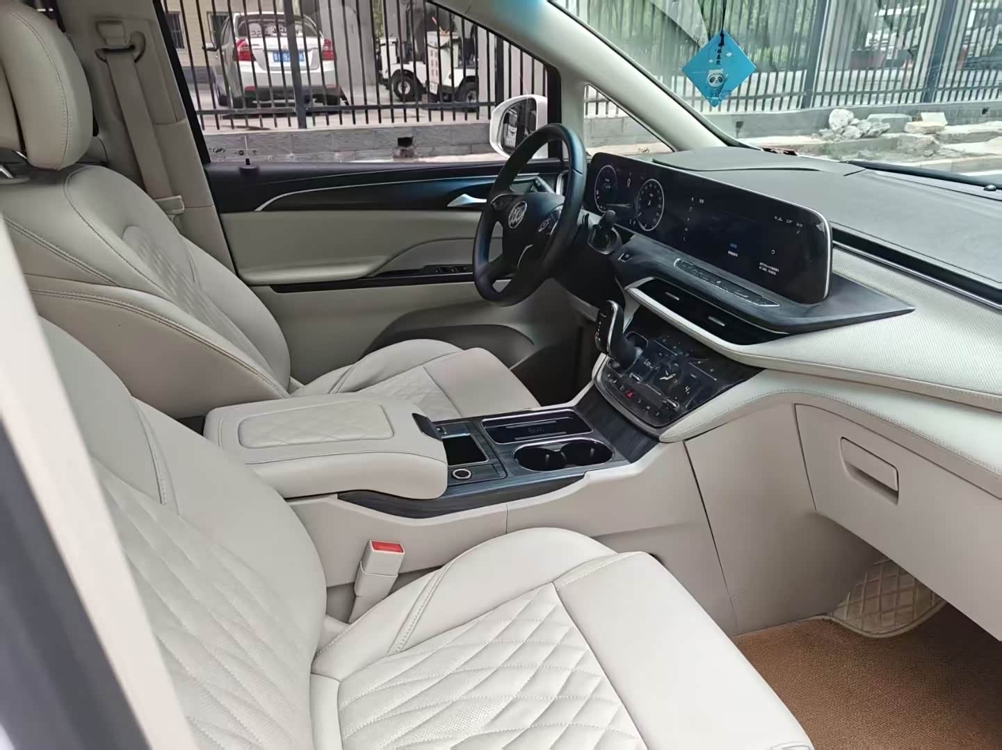 【图】最新到店别克GL8、653舒适版、加装冰箱，真皮座椅、里外崭_别克GL8论坛_汽车之家论坛