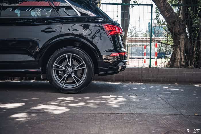 【图】奥迪Q5L升级MTM星耀前包围+ABT尾翼+ABT尾唇+ABT排气_奥迪Q5/Q5L论坛_汽车之家论坛