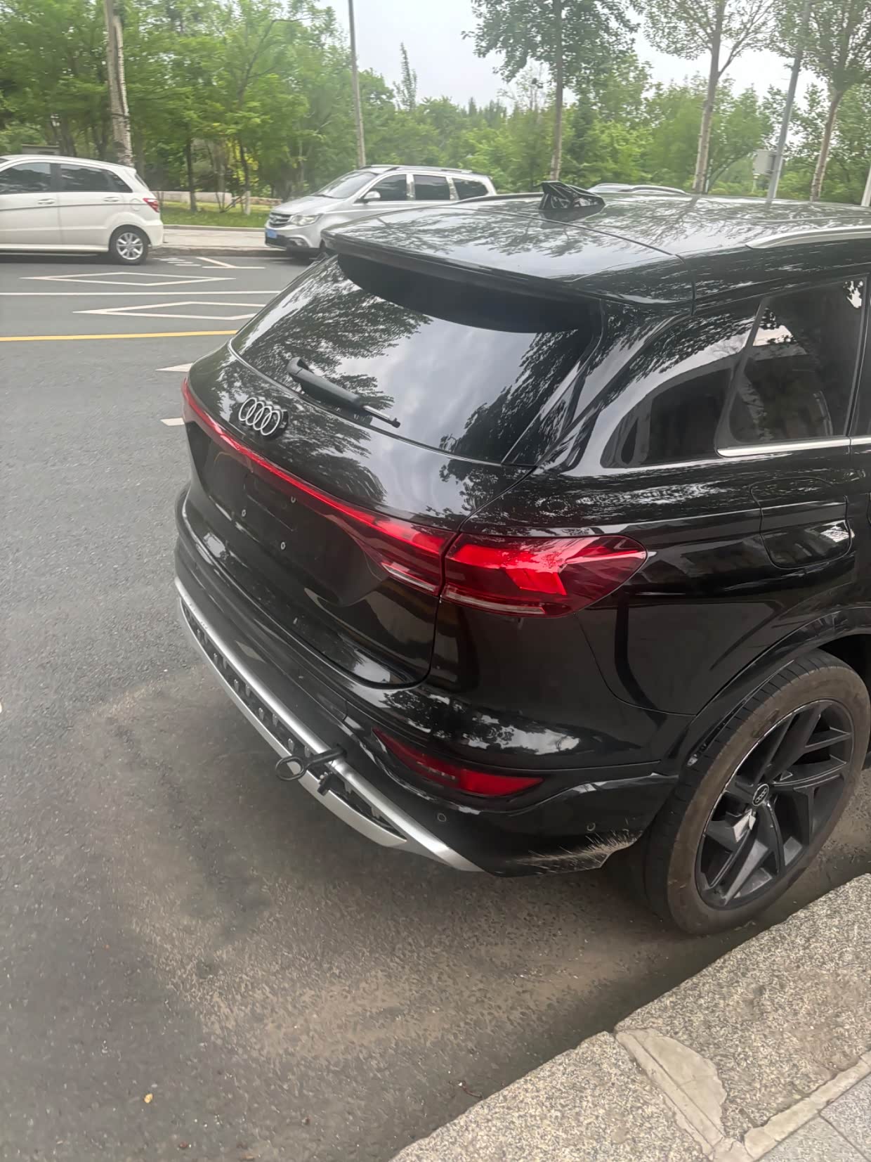 【图】Q6L黑武士实拍，奥迪 Q6 etron 凭什么让 BBA 集体紧张！_奥迪Q6L e-tron论坛_汽车之家论坛