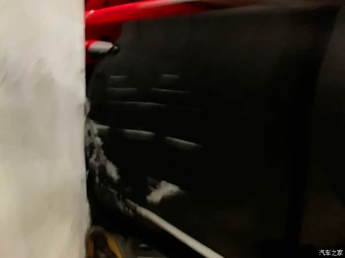 【图】撞车库墙角了，怎么办呀？_凯迪拉克XTS论坛_汽车之家论坛