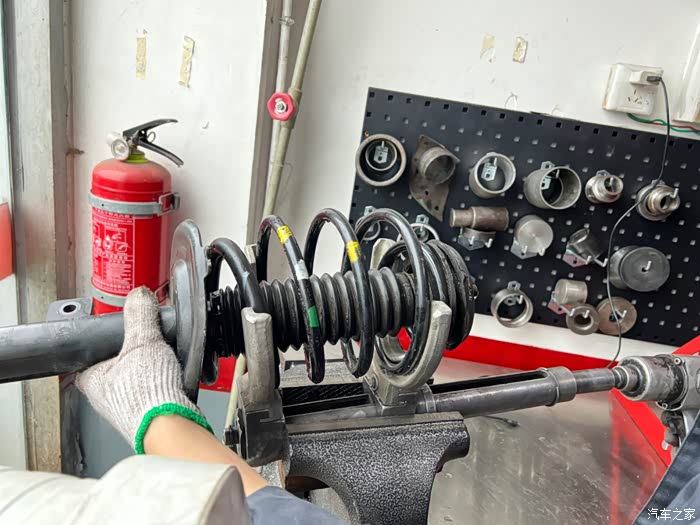 【图】C4L更换KYB前减震器_雪铁龙C4L论坛_汽车之家论坛