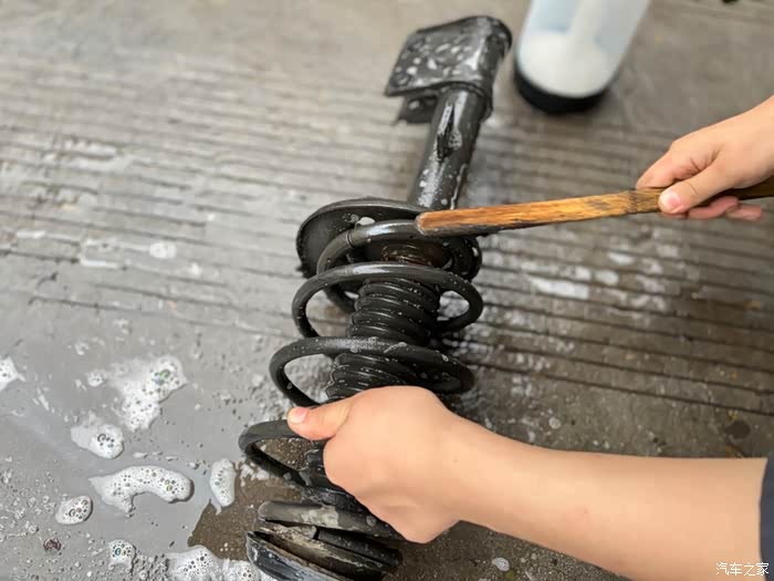 【图】C4L更换KYB前减震器_雪铁龙C4L论坛_汽车之家论坛