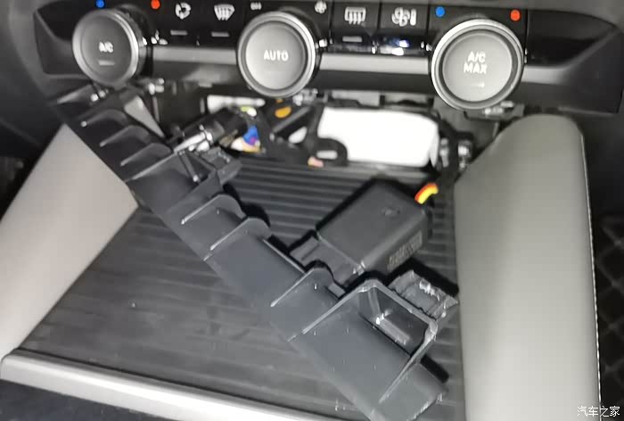 【图】车内USB口加装及隐藏式Hicar盒子_凡尔赛C5 X论坛_汽车之家论坛