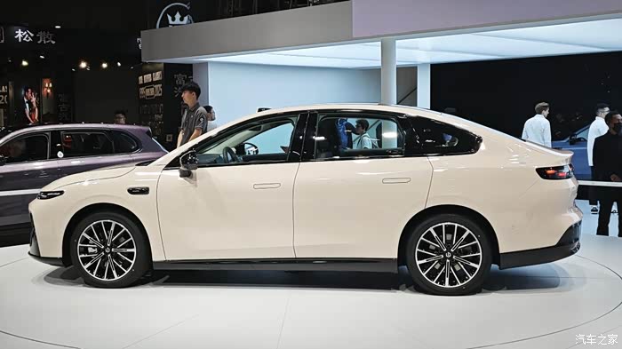 【图】#B01上海车展首秀# 零跑B01全球首秀：15万级最美智能_零跑B01论坛_汽车之家论坛