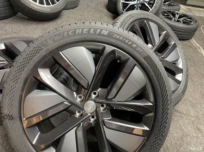 【图】理想L8套件21寸 米胖子轮胎_理想L8论坛_汽车之家论坛