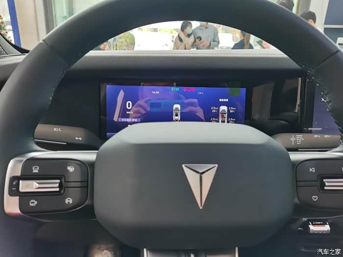 【图】偶遇深蓝G318无忧穿越版，门店被坦克车主攻占_深蓝G318论坛_汽车之家论坛