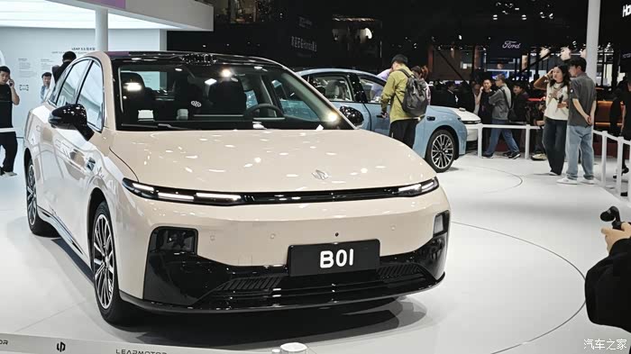 【图】零跑B01全球首秀：在2025上海车展上，零跑B01迎来全球_零跑B01论坛_汽车之家论坛