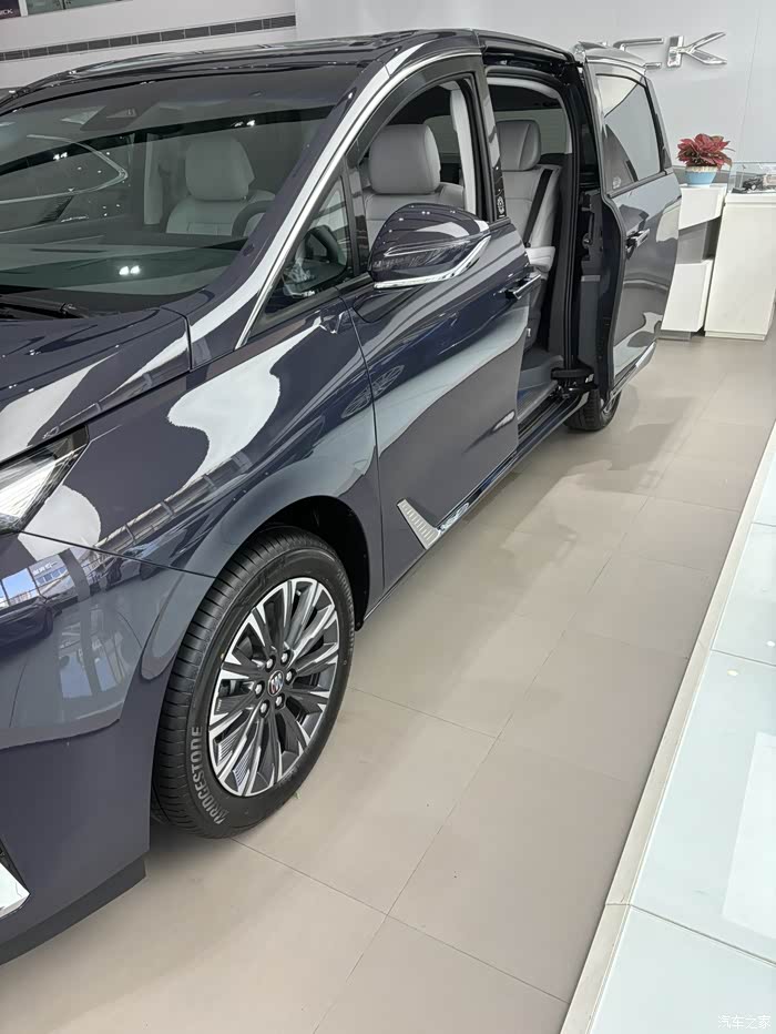 【图】GL8全系也是迎来了改款，共分为三种版本：陆上公务舱、ES陆_别克GL8论坛_汽车之家论坛