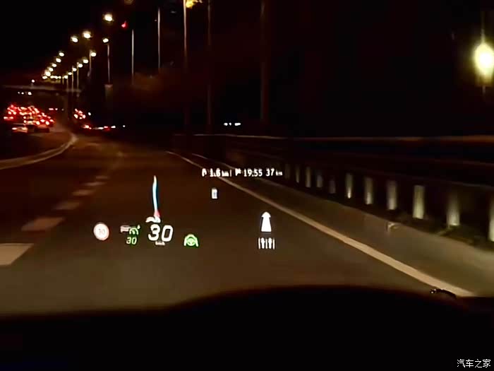 【图】2025新款奔驰E300L升级HUD抬头显示系统，提升驾驶体验和安全性_奔驰E级论坛_汽车之家论坛