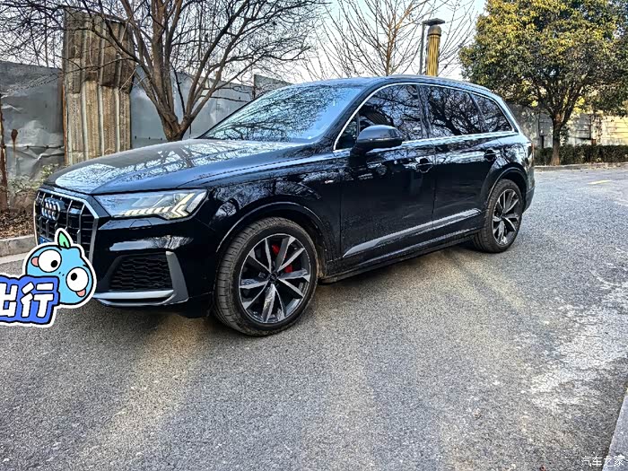 【图】在宽阔的道路上，一辆优雅的奥迪Q7缓缓驶过。它不仅仅是一辆车_奥迪Q7论坛_汽车之家论坛