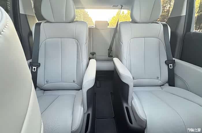 【图】GL8坐起来真舒服_别克GL8论坛_汽车之家论坛