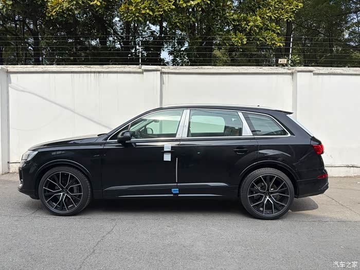 【图】2025款奥迪Q7 55尊贵提车了 春节期间去奥迪4S店静态_奥迪Q7论坛_汽车之家论坛