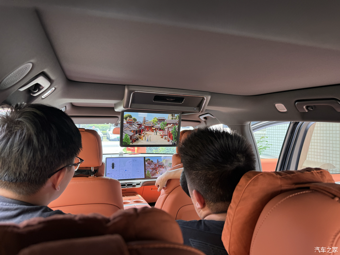 【图】24款理想L7升级吸顶屏，完美三屏互联_理想L7论坛_汽车之家论坛