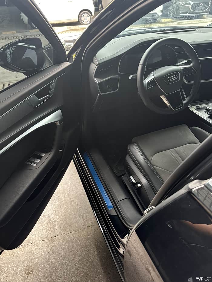 【图】2024年新款奥迪A6L 40豪华，黑色车身配灰色内饰，才跑_奥迪A6L/A6(进口)论坛_汽车之家论坛