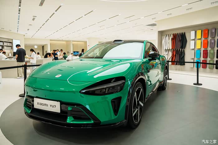【图】灰常探店：小米YU7 来了！宝石绿 车身颜色宝石老舅来了都说好看_小米YU7论坛_汽车之家论坛