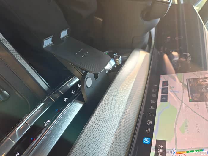 【图】新款xt5手机支架_凯迪拉克XT5论坛_汽车之家论坛