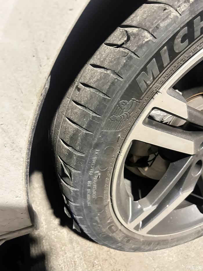 【图】这轮胎老化正常吗_奥迪A4L论坛_汽车之家论坛