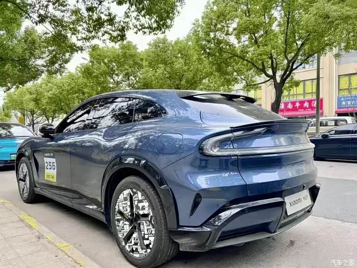 【图】小米YU7内饰曝光 带鱼屏亮相_小米YU7论坛_汽车之家论坛