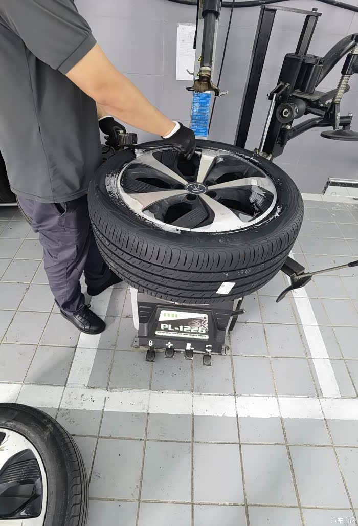 【图】宋plus dmi 4S店更换4条轮胎全流程_宋PLUS新能源论坛_汽车之家论坛