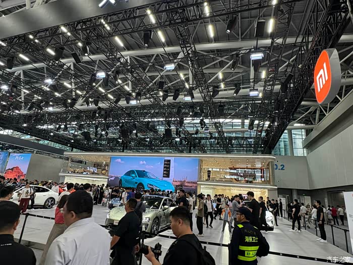 【图】小米su7 Ultra赛道版与量产版完全不同！#车圈聊热点#_小米SU7 Ultra论坛_汽车之家论坛