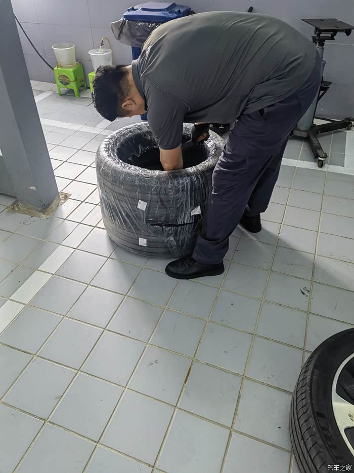 【图】宋plus dmi 4S店更换4条轮胎全流程_宋PLUS新能源论坛_汽车之家论坛