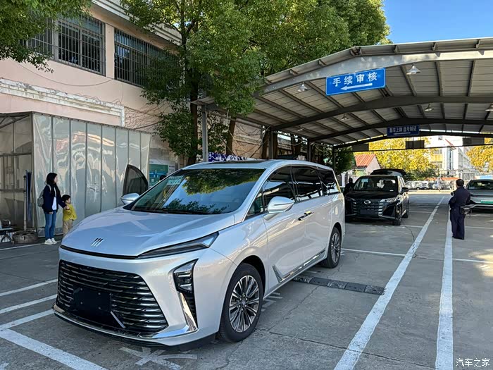 【图】全新GL8上牌啦，手气要爆炸！_别克GL8论坛_汽车之家论坛