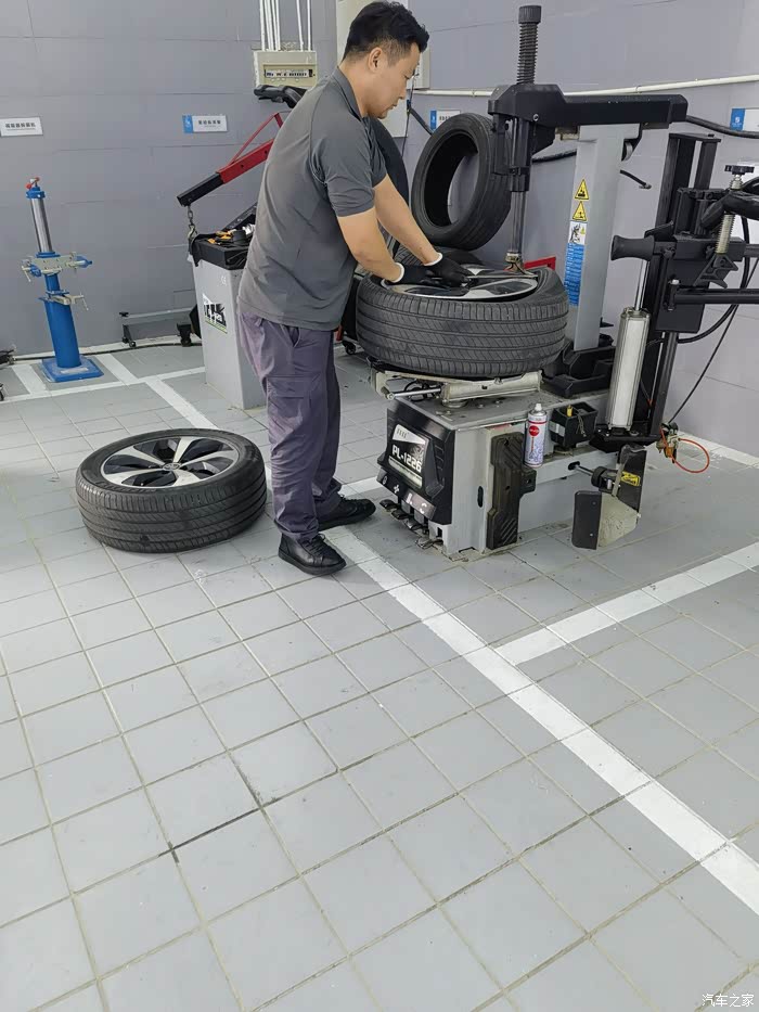 【图】宋plus dmi 4S店更换4条轮胎全流程_宋PLUS新能源论坛_汽车之家论坛