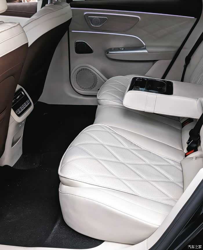 【图】风云A9L试驾中的中式豪华哲学 坐进风云A9L驾驶舱的那一刻_风云A9L论坛_汽车之家论坛