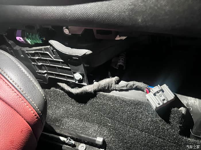 【图】#爱车加装分享#508L后排加装220V电源，出行更方便_标致508论坛_汽车之家论坛