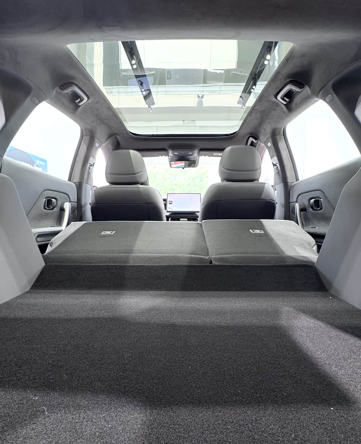 【图】零跑Lafa5，年轻人的运动轿跑 最近最近Lafa5实车陆续_零跑Lafa5论坛_汽车之家论坛