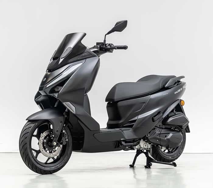 【图】春风150SC-F平踏板如约而至，动力提升了还带护杠尾箱！_摩托车论坛_汽车之家论坛