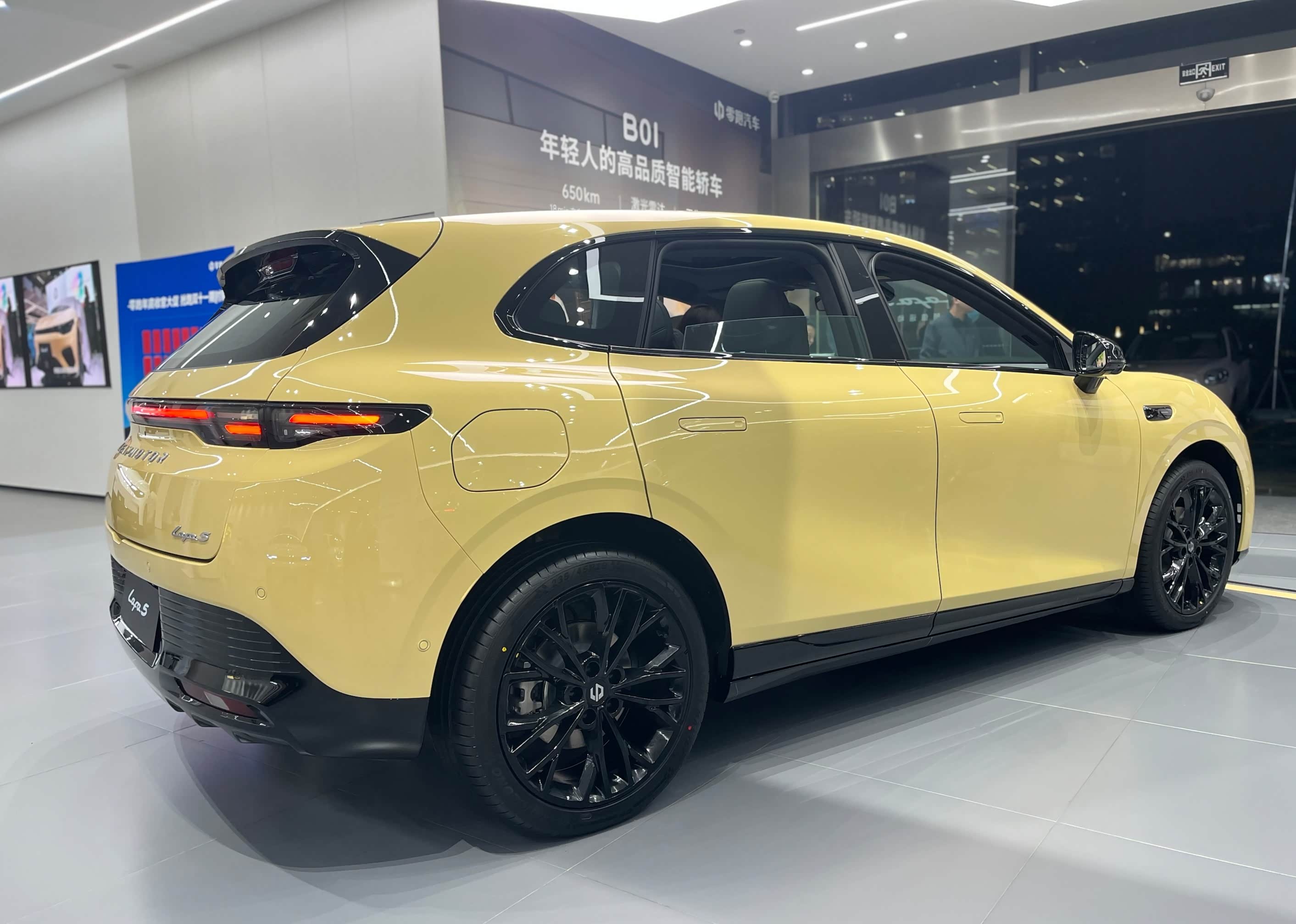 【图】零跑Lafa5实拍：10万级电动钢炮的青春宣言 无框车门配上_零跑C16论坛_汽车之家论坛