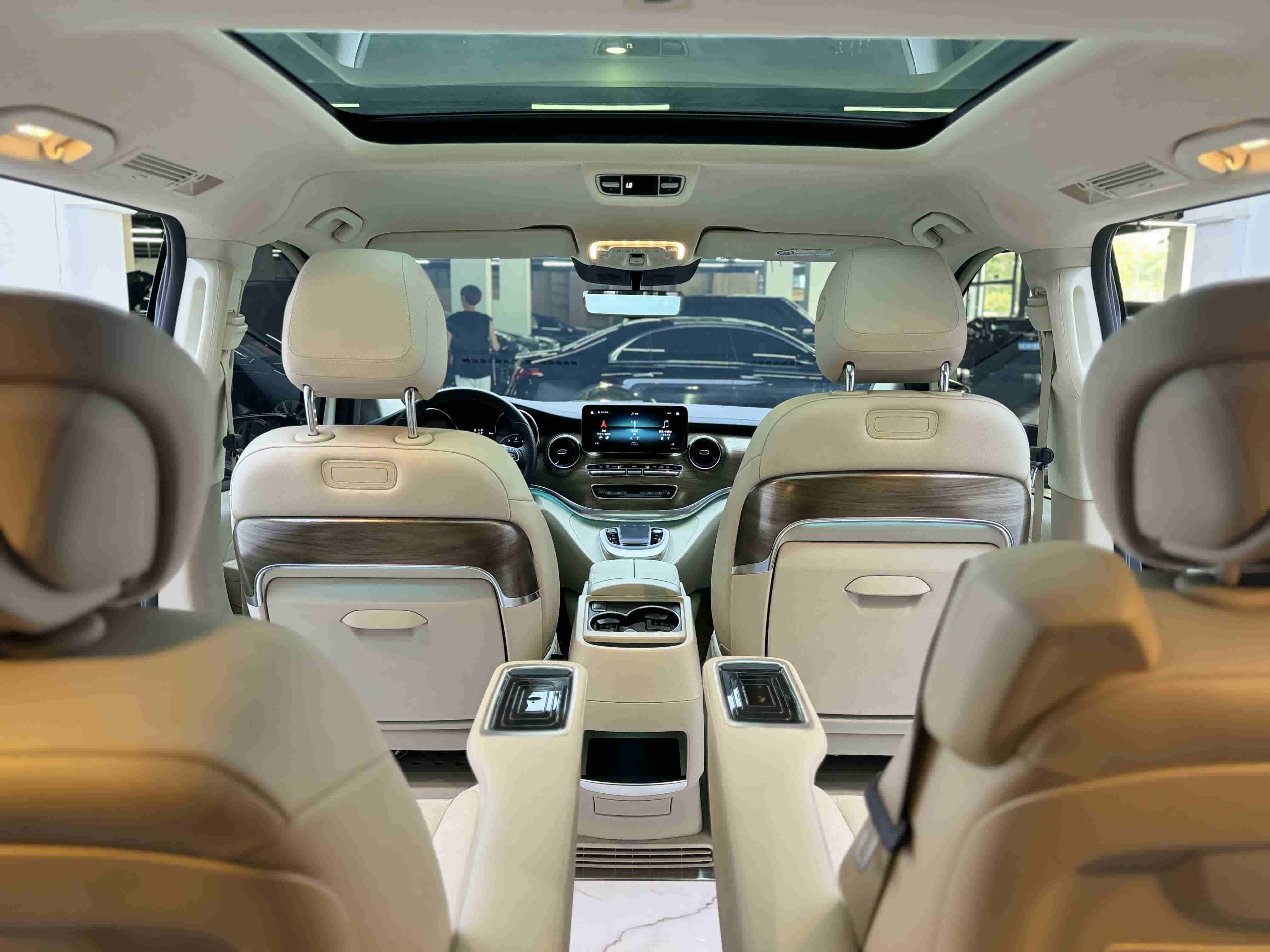 【图】22年奔驰V260L尊贵版，黑色车身配米白内饰，原版原漆 全_奔驰V级论坛_汽车之家论坛