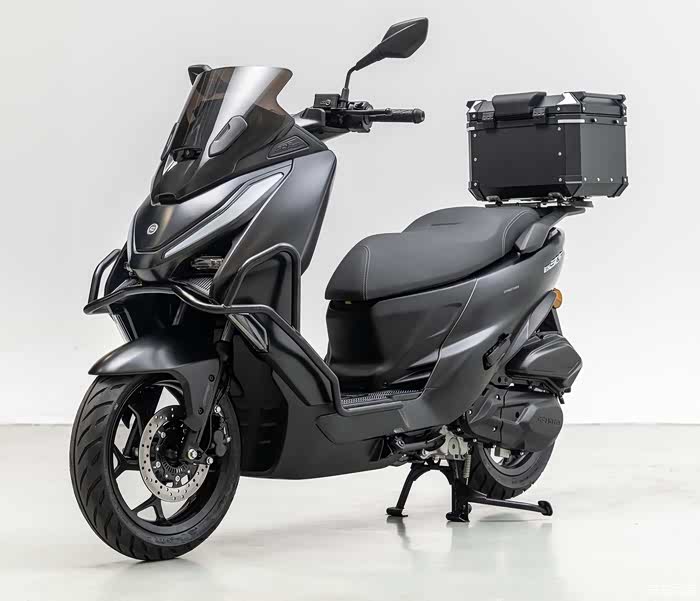 【图】春风150SC-F平踏板如约而至，动力提升了还带护杠尾箱！_摩托车论坛_汽车之家论坛