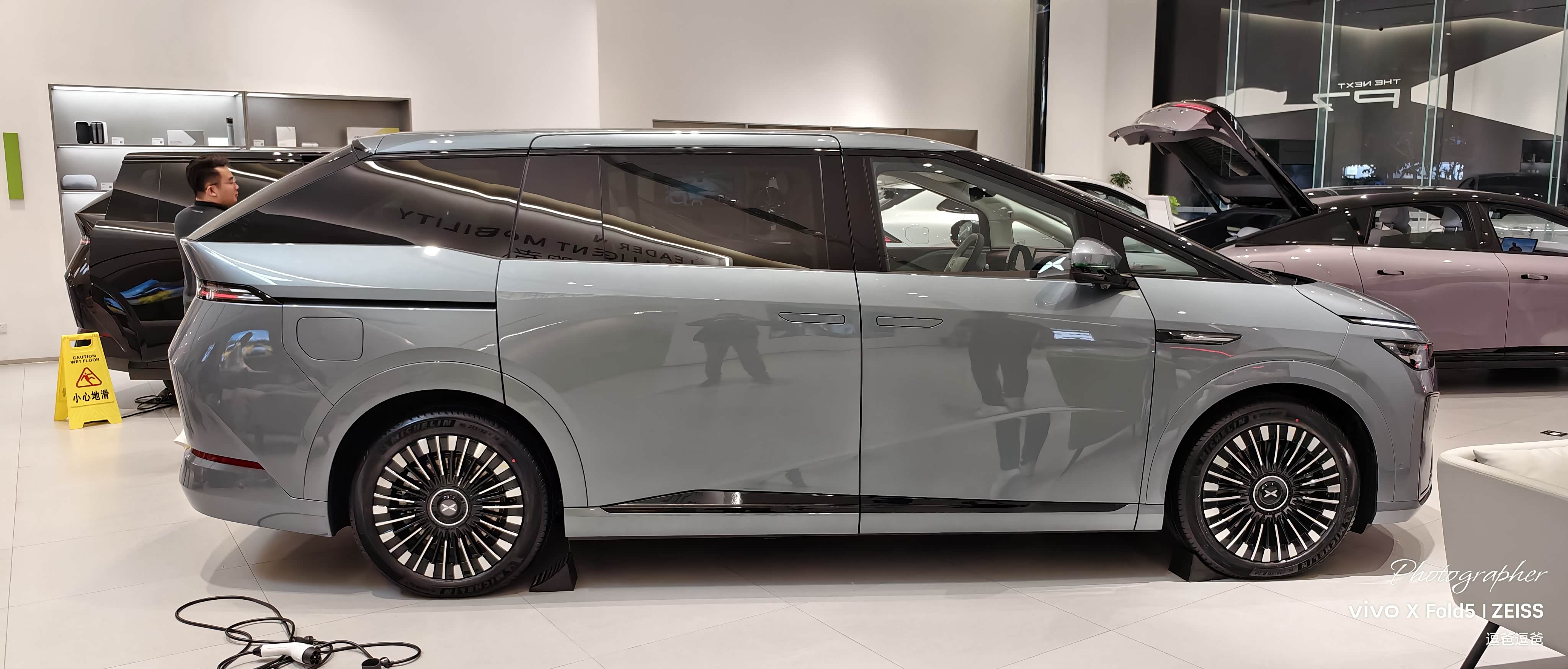 【图】X9终于给了HUD？_小鹏X9论坛_汽车之家论坛