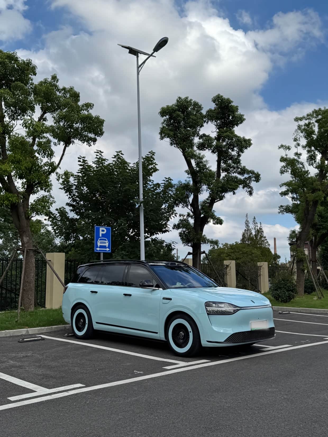 【图】一眼心动！问界 M9 身披 “冰川蓝”，解锁高阶出行美学_问界M9论坛_汽车之家论坛