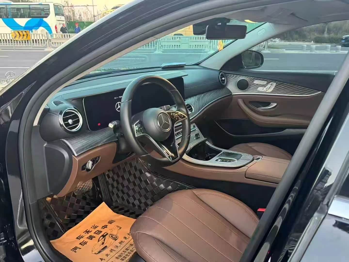 【图】全款26.99万 21年21款奔驰E300L原厂黑立棕360_奔驰E级论坛_汽车之家论坛