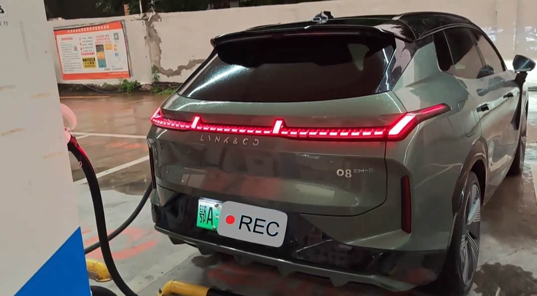 【图】夏雨中的领克08EM-P别有韵味_领克08 EM-P论坛_汽车之家论坛