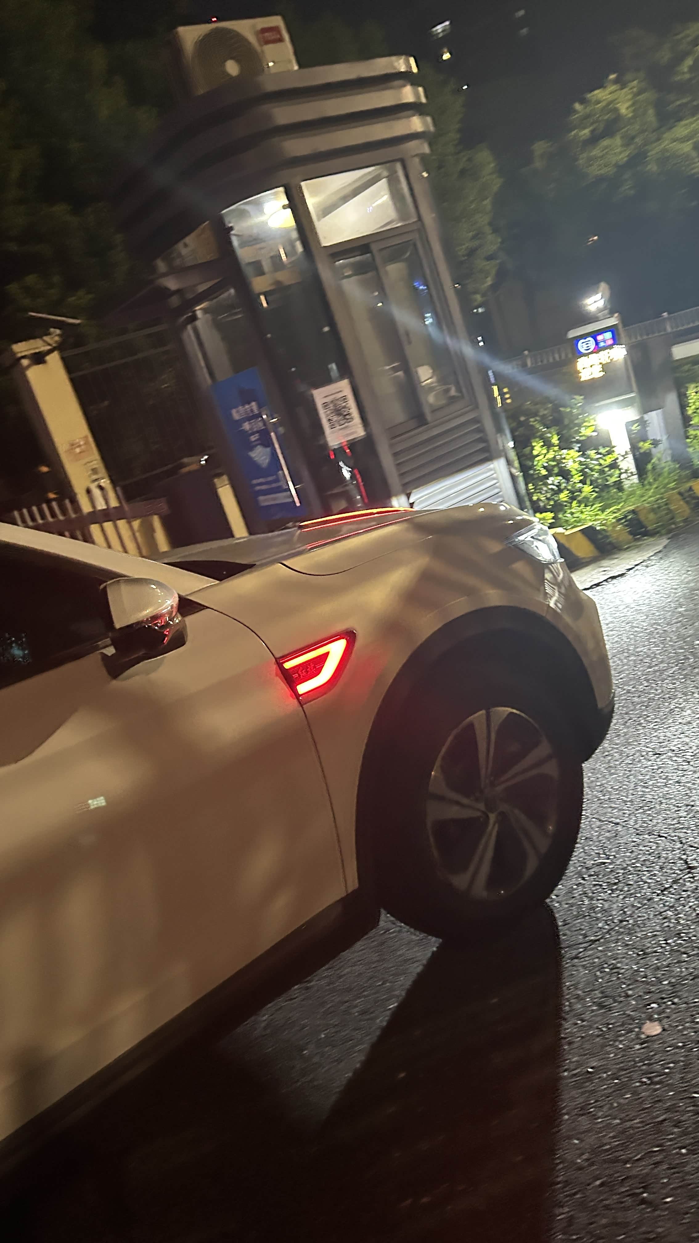 【图】红旗HS5车灯：不止照亮路，更是氛围感担当_红旗HS5论坛_汽车之家论坛