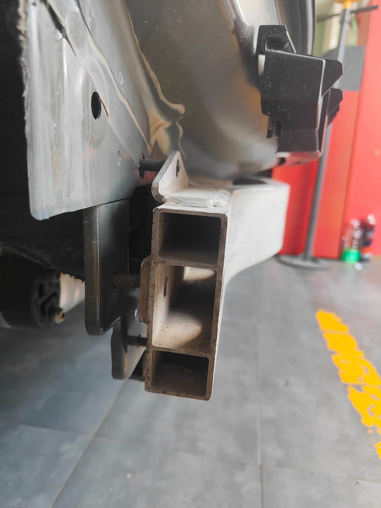 奔腾M9新车作业之加装后防撞梁_奔腾M9论坛_手机汽车之家