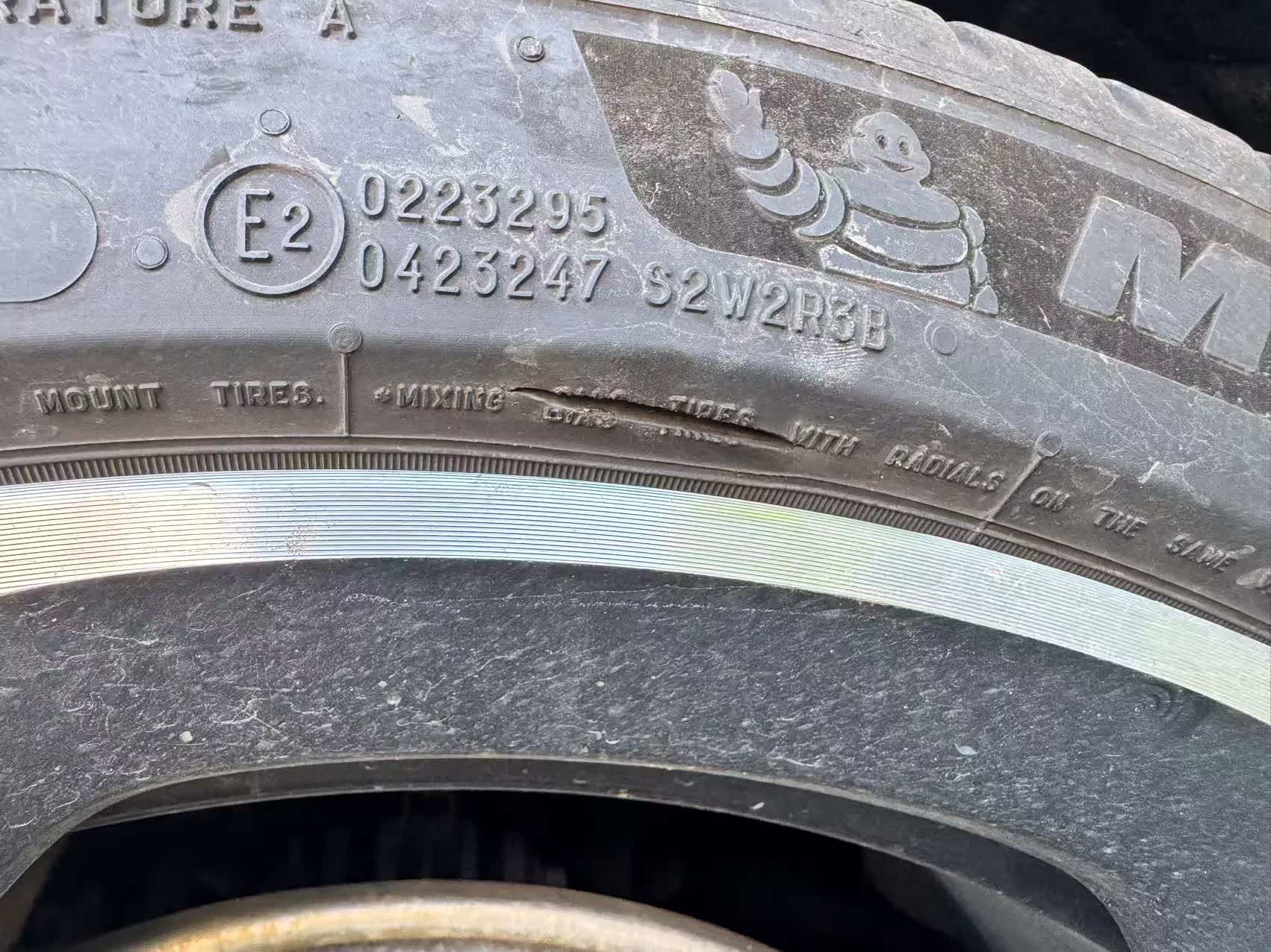 兄弟们，你们的小米SU7开裂没？？_小米SU7论坛_手机汽车之家