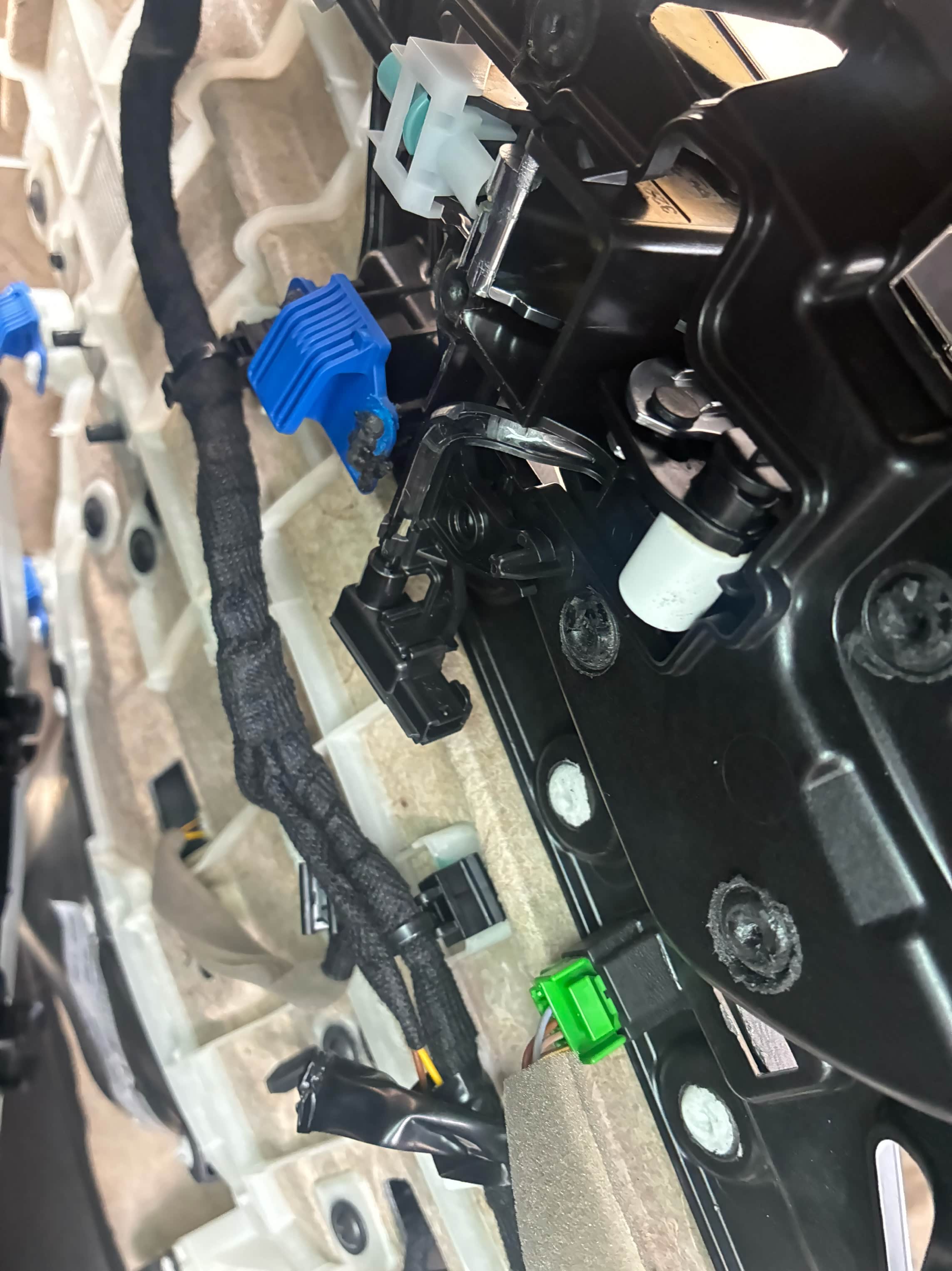 【图】S60智逸拉手氛围灯，自己动手，搞定。_沃尔沃S60论坛_汽车之家论坛