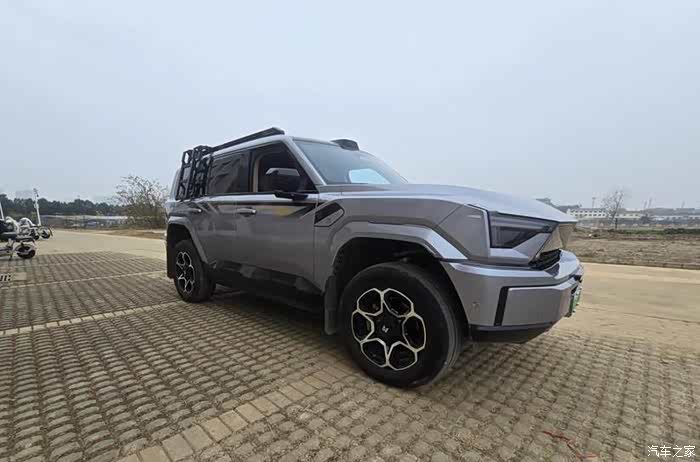 【图】偶遇猛士M817 Pro，激动到手抖_猛士M817论坛_汽车之家论坛