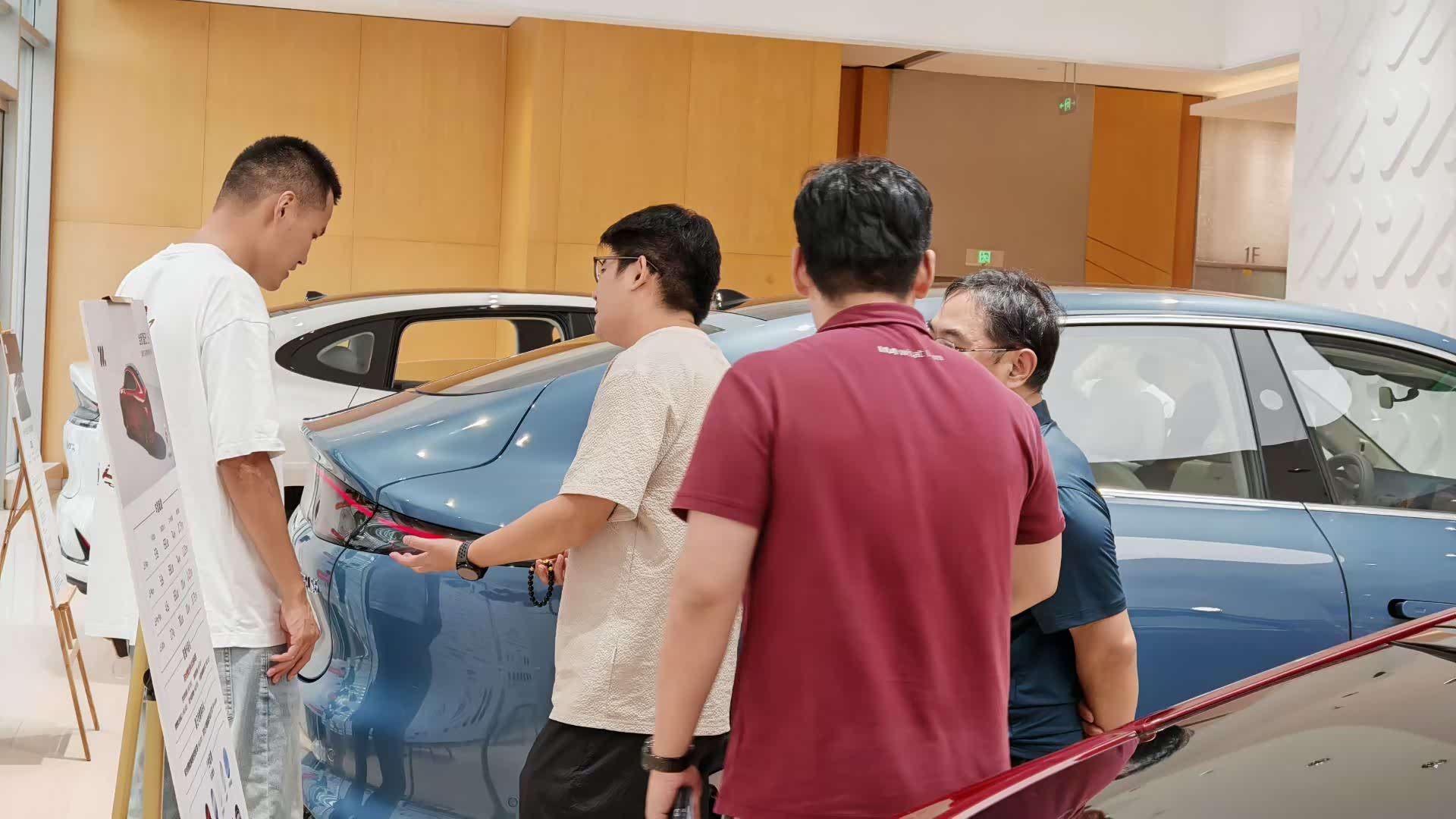 【图】无锡万象城智己门店真热闹_智己LS6论坛_汽车之家论坛