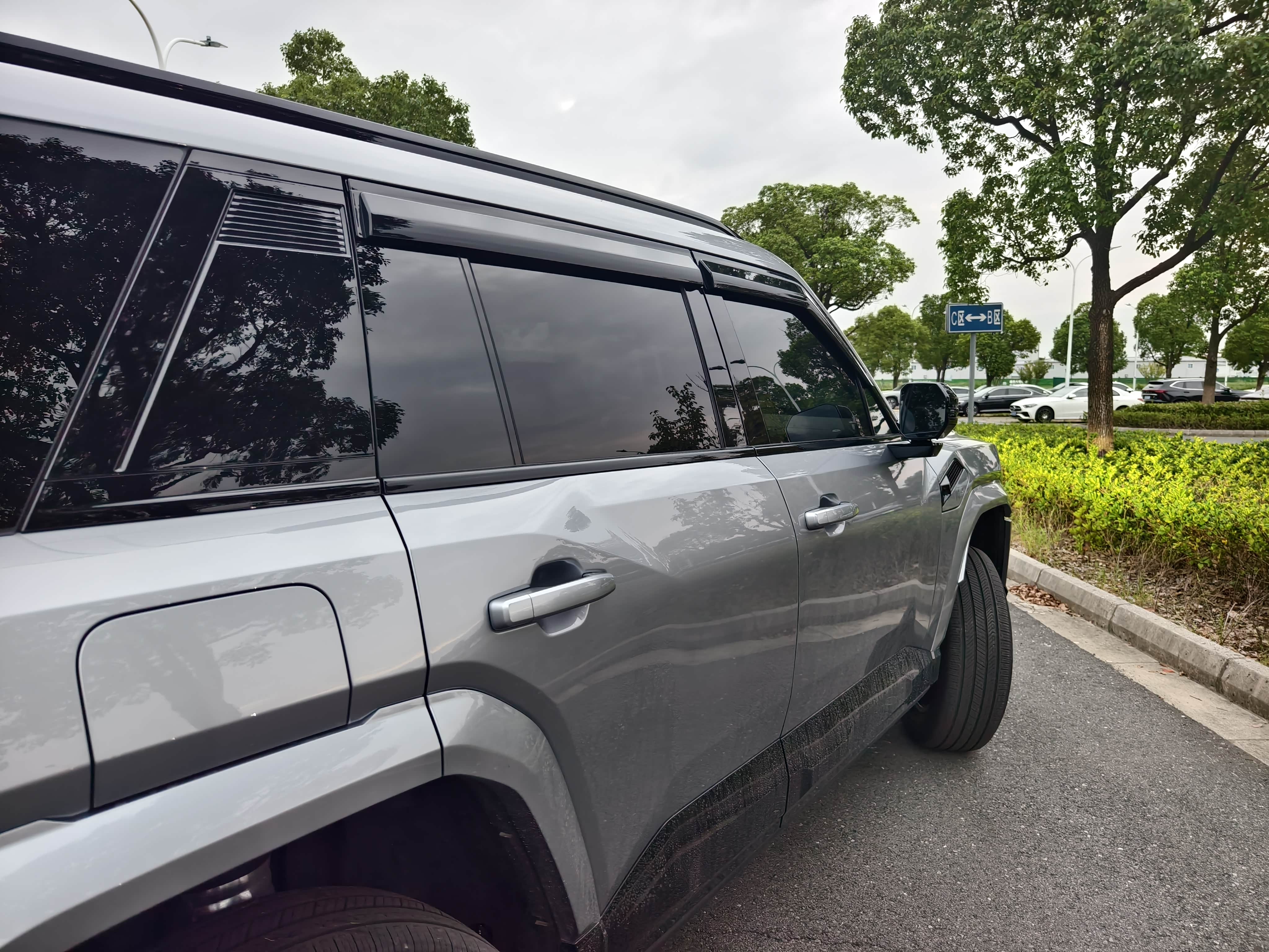 【图】今天带大家仔细看看猛士M817 的玉龙银配色，实车效果确实惊_猛士M817论坛_汽车之家论坛