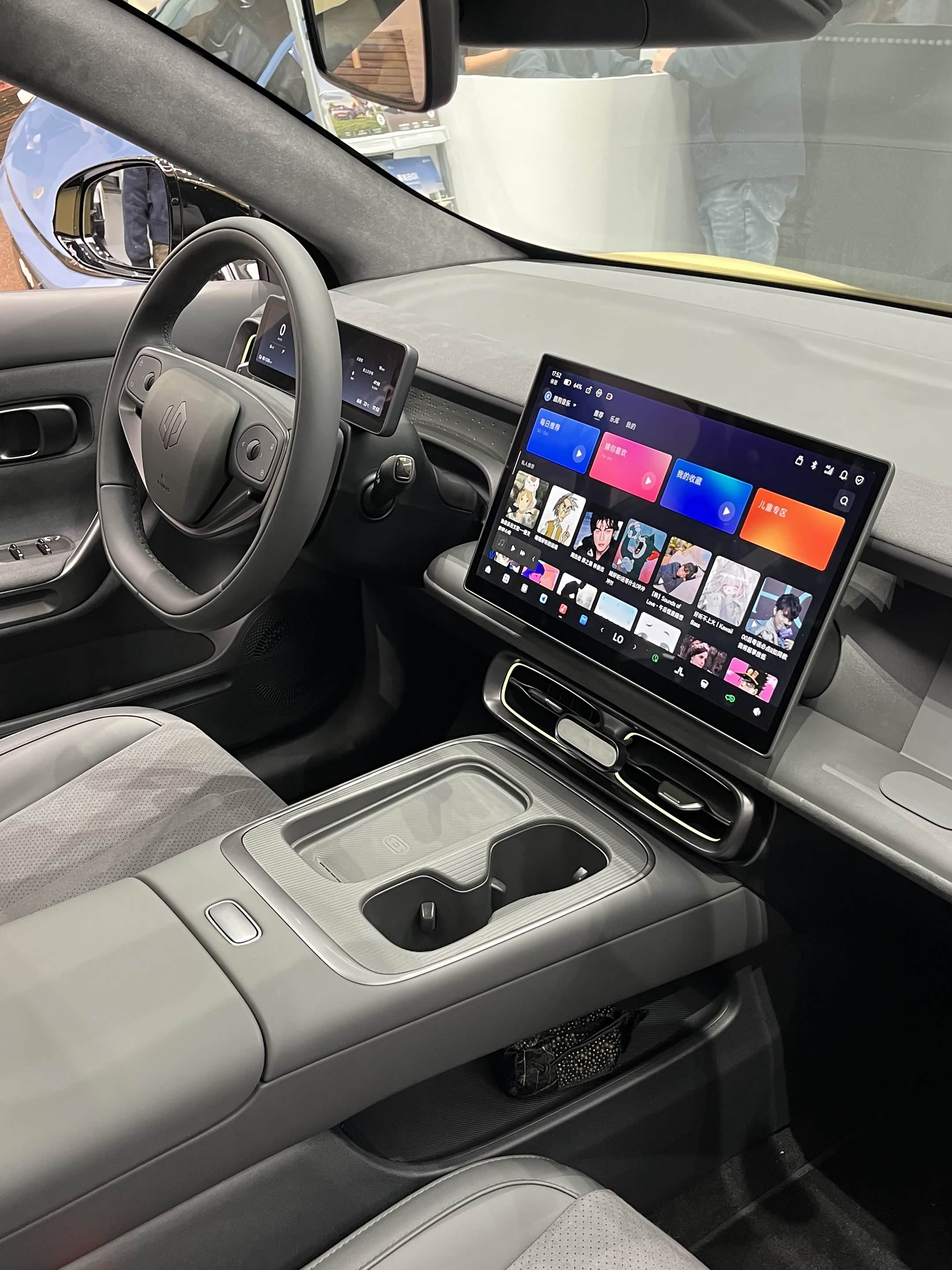 【图】零跑Lafa5实车！178cm亲测空间，无框车门戳中我 纠结_零跑Lafa5论坛_汽车之家论坛