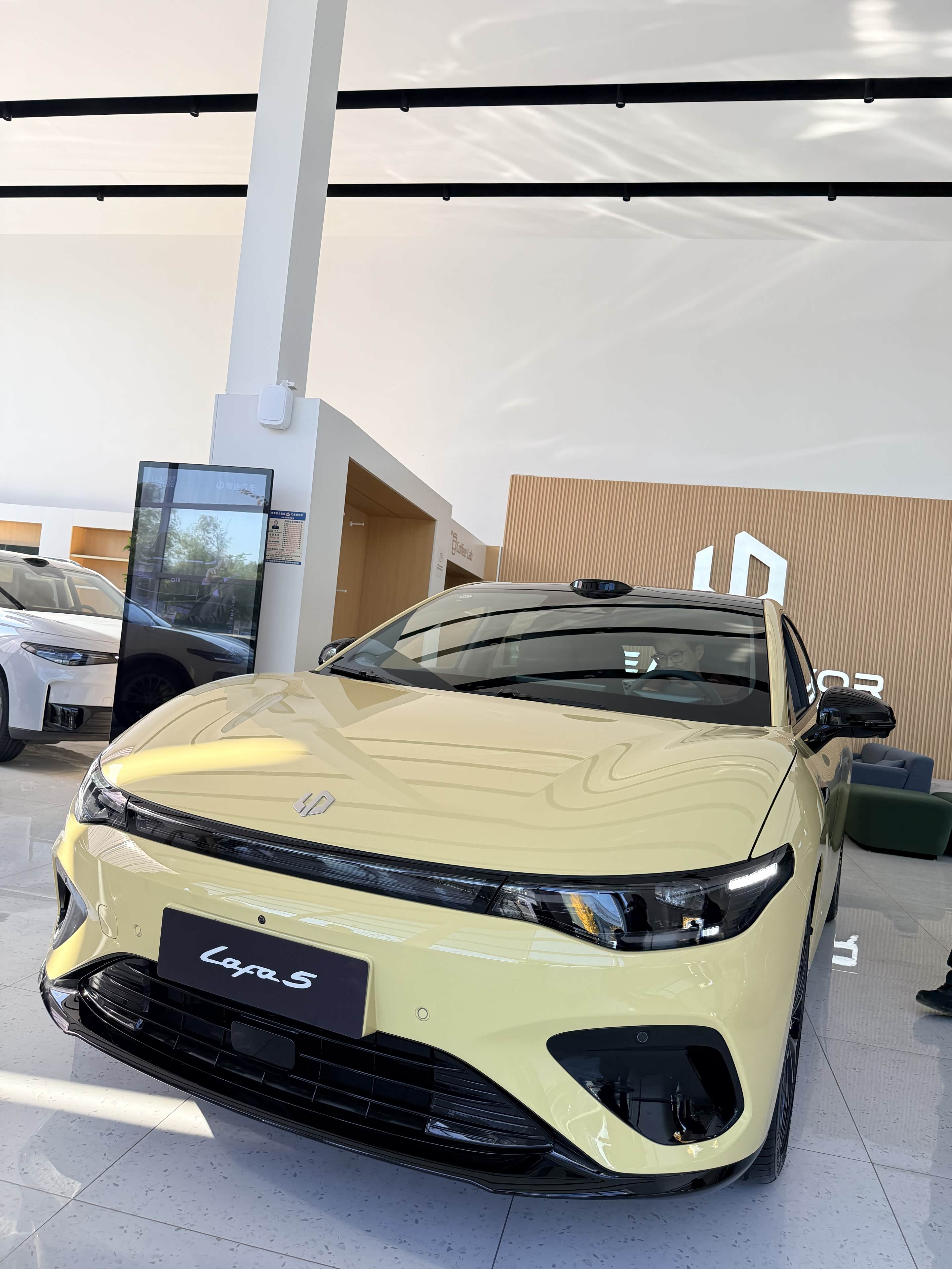 【图】零跑的小钢炮Lafa5到店了_零跑Lafa5论坛_汽车之家论坛